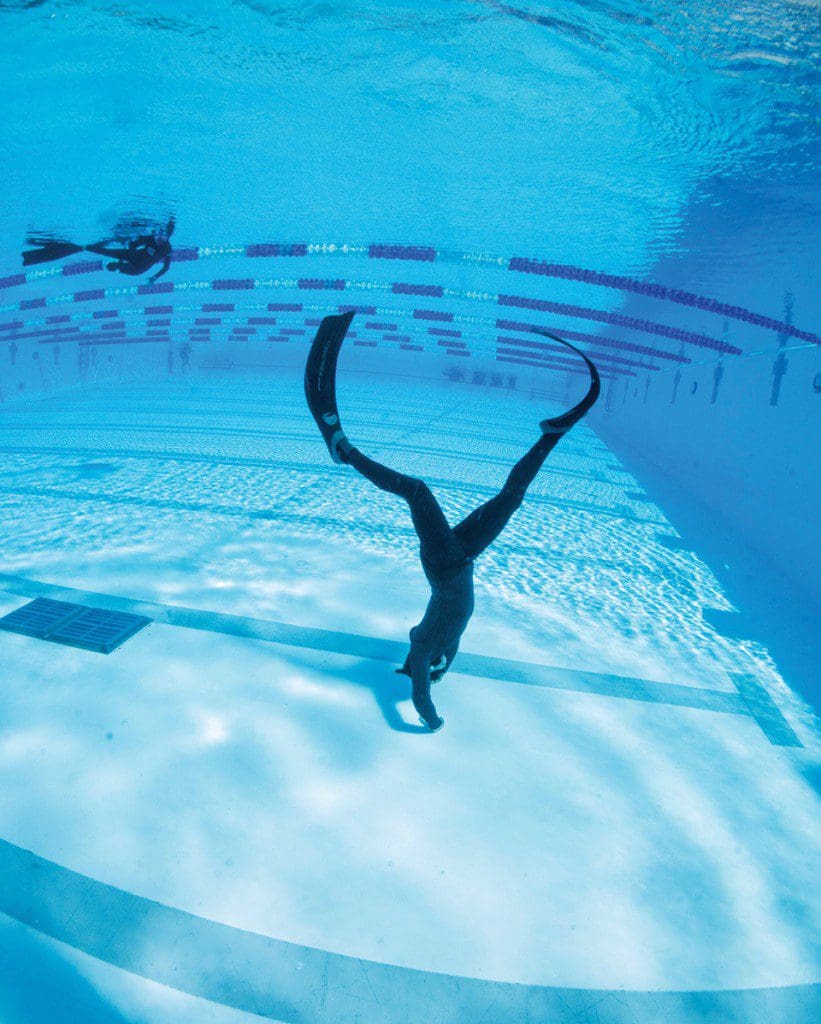Freediving students learn kick cycles to conserve energy and wear long ...