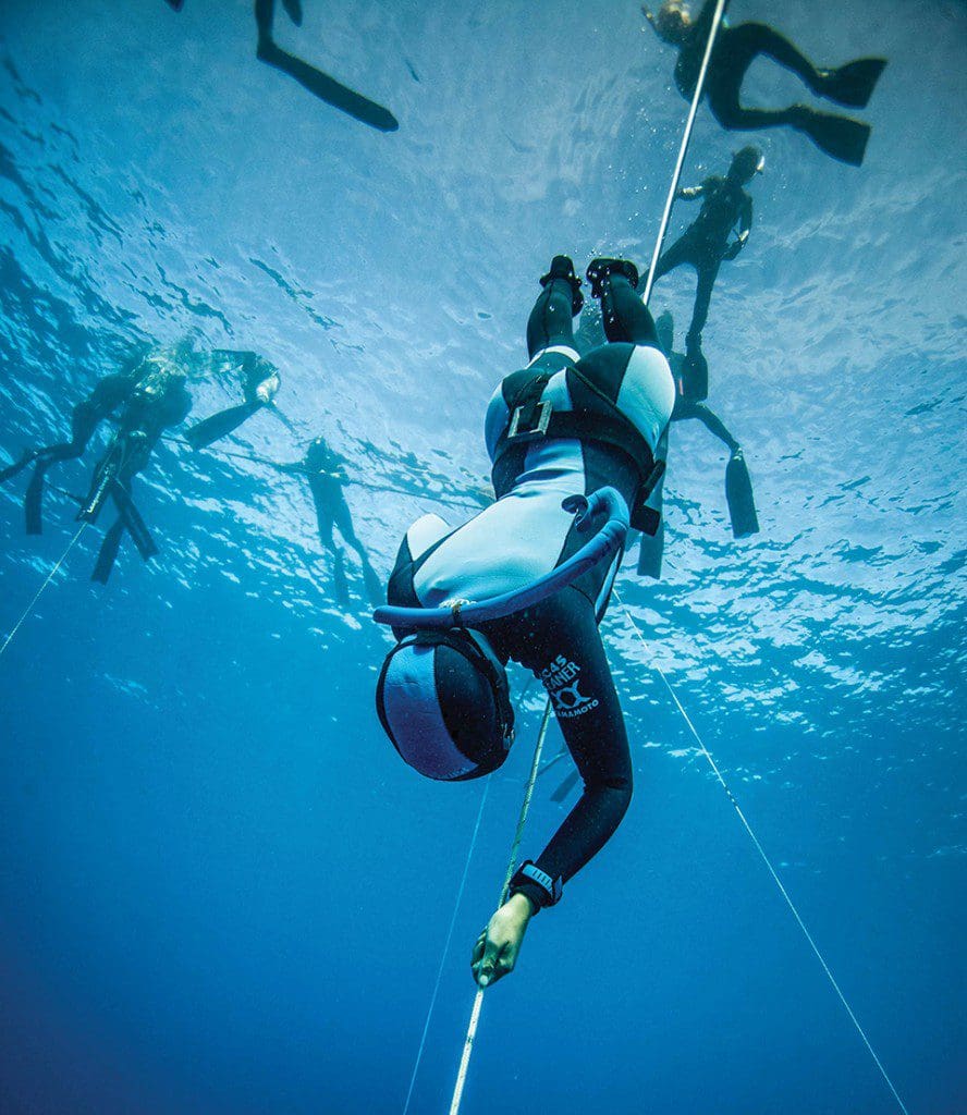 Freedivers drop weighted ropes to mark depth and to orient themselves ...